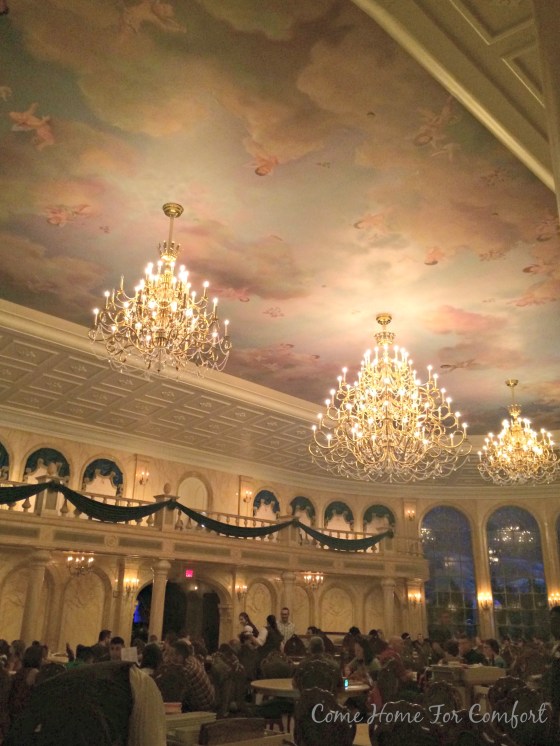 Disney Dining: Character Dining Experiences – Come Home For Comfort