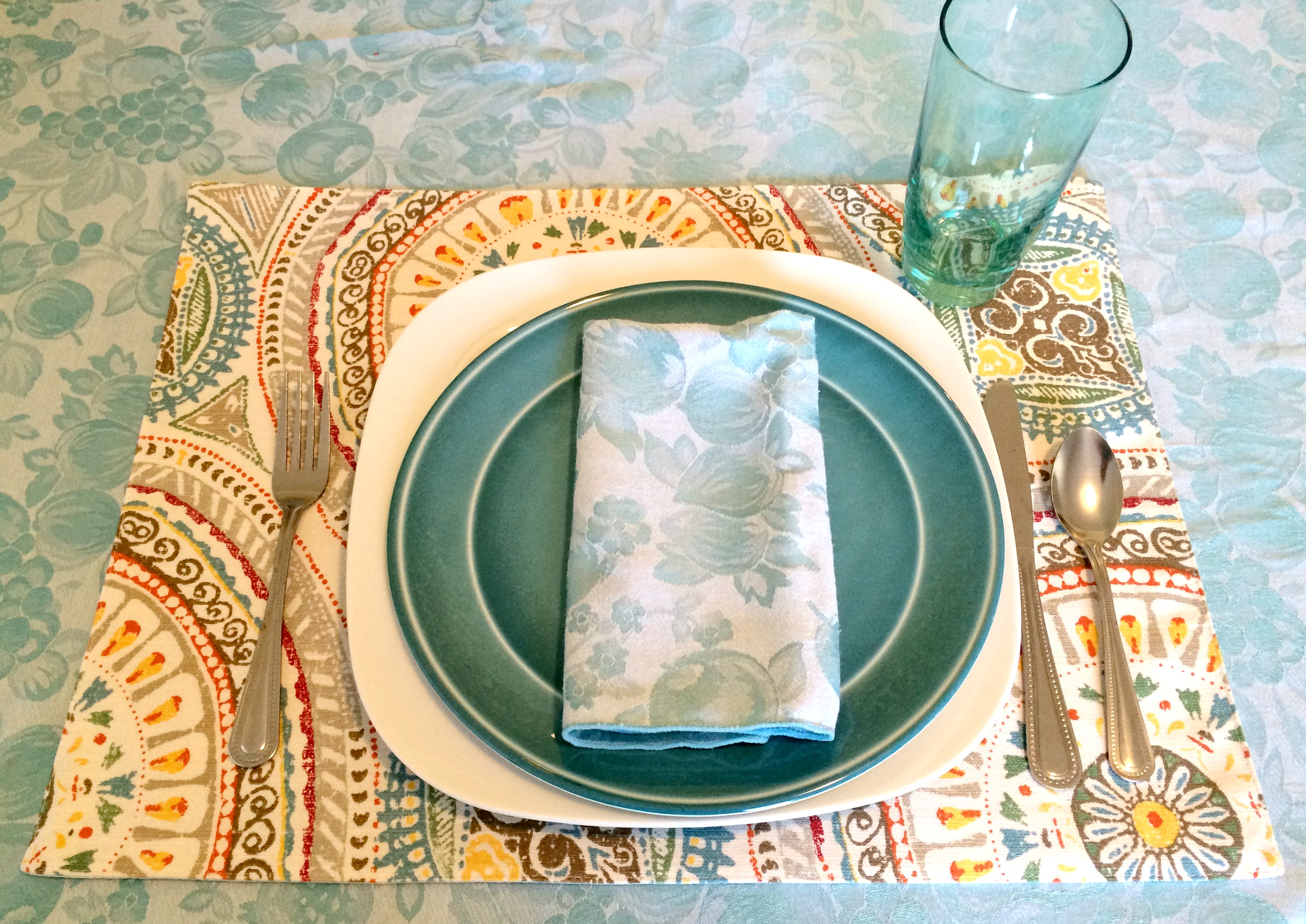 Pattern Mixing in the Dining Room – Come Home For Comfort